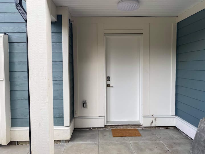 Studio Suite - Coquitlam