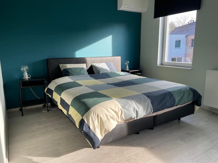 Ruime Slaapkamer Met Eigen Badkamer! - Hasselt