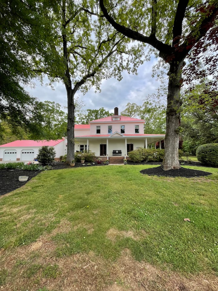 Historic Peaceful 1906 Farmhouse - Westminster, SC