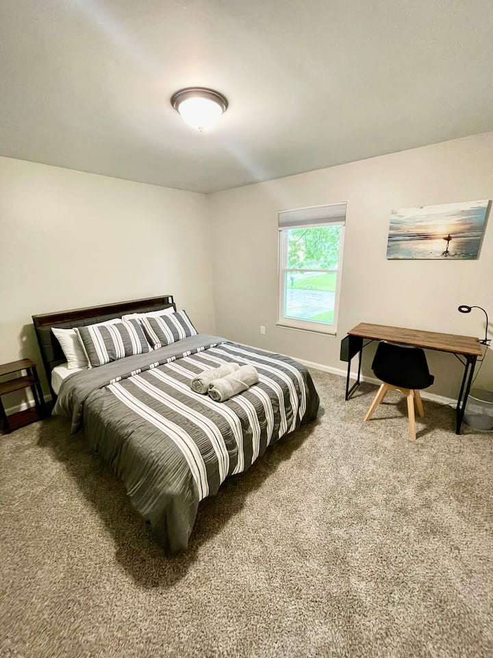 Comfy & Updated Room Free Wifi - Farmington Hills, MI