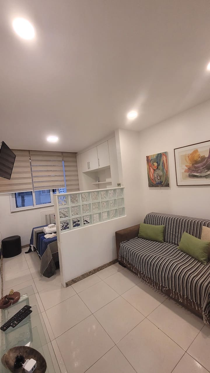 Studio Quartzo: 1 Quadra Da Praia Do Leme - Rio de Janeiro