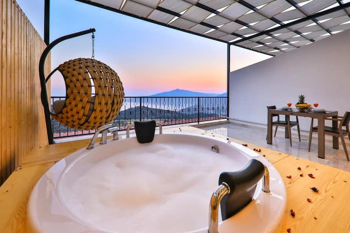 Sümbül Suit;konforlu+doğa&deniz Manzaralı+jakuzili - Kalkan