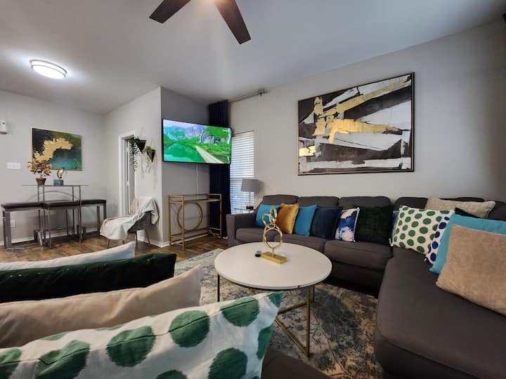 Frisco Town Home King Bed - Frisco, TX