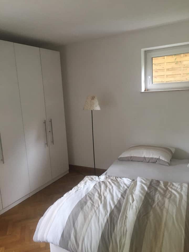Gästezimmer Mit Ensuite Bad - Bergisch Gladbach