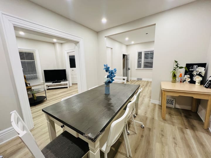 Entire Elegant Chateau 3 Beds 2 Parking - Niagara Falls