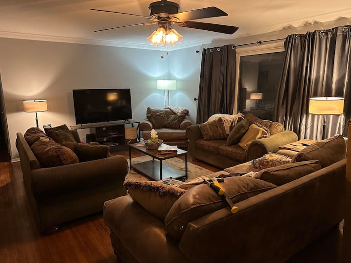 Cozy Room In Quiet Neighborhood - Muncie, IN