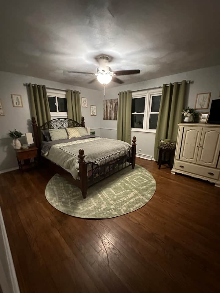 Cozy Room In Quiet Neighborhood - Muncie, IN