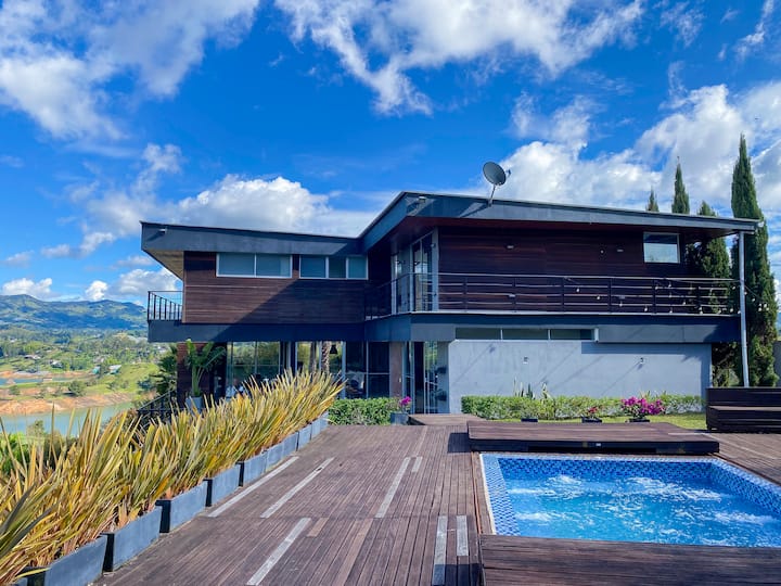 Luxury Villa With Private Access To The Lake - Guatape