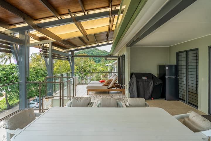 Beachfront Penthouse With 3 Bedrooms In Trinity! - Trinity Beach