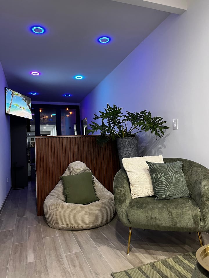 *Eco-friendly Modern Container Escape* By Dg - Aruba