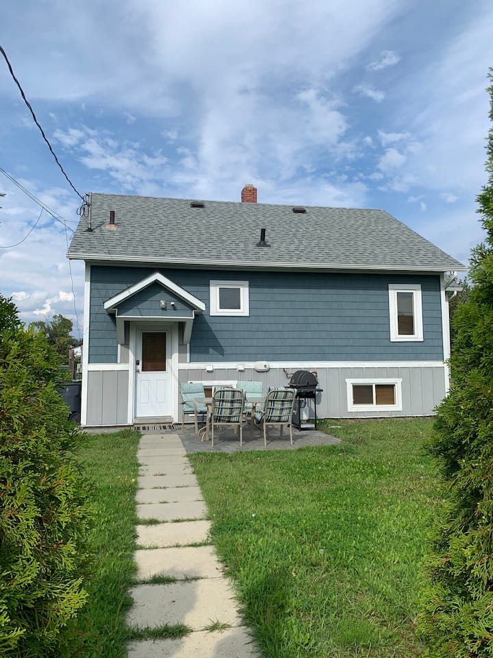 Walk To Hospital And Downtown - プリンス・ジョージ