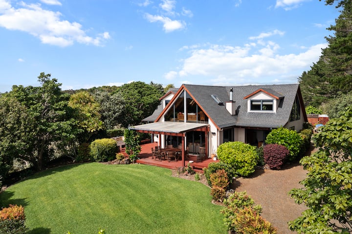 House Overlooking Matapouri - Tutukaka