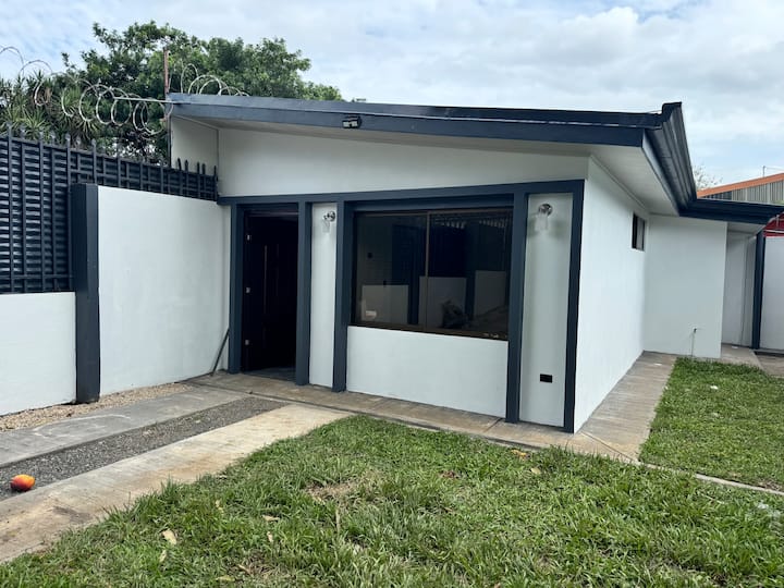 Modern Apt 5 Min Airport With A/c And Parking - Alajuela