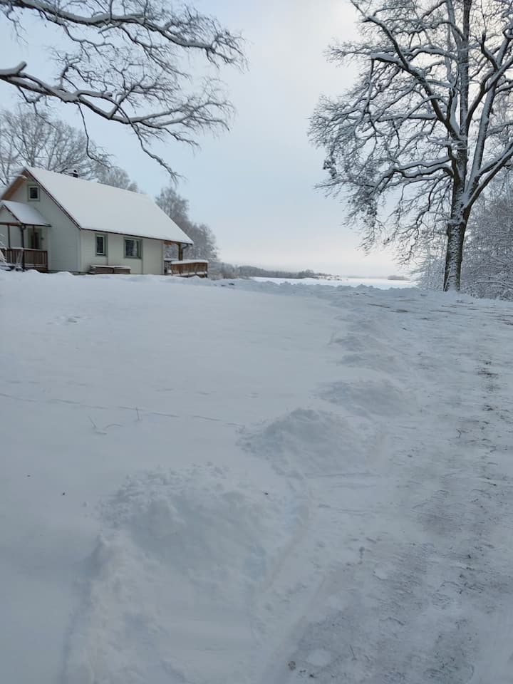 Fira Jul I Sjönära Hus Vid Mälaren - Enköping