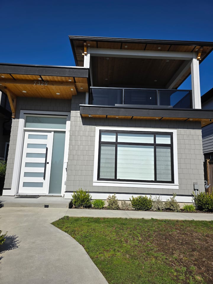 Spacious Kozy Home By Park/gulf Course/metrotown. - New Westminster
