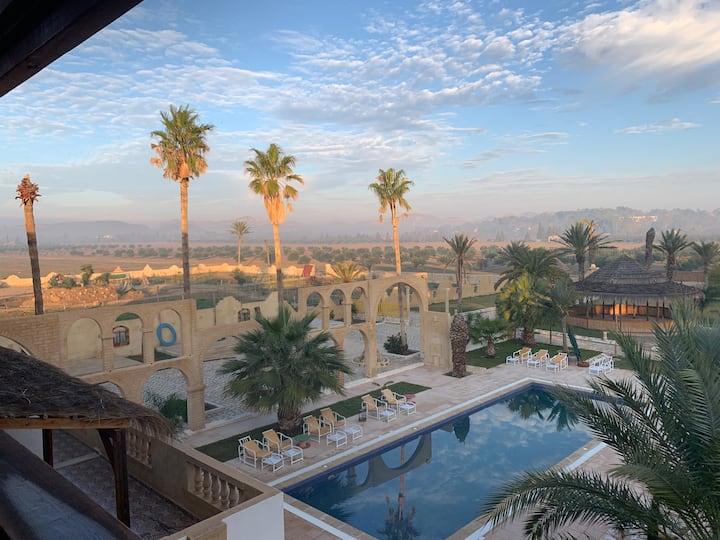 Très Belle Maison 14 Suites/ 30 P Avec Pd - Hammamet