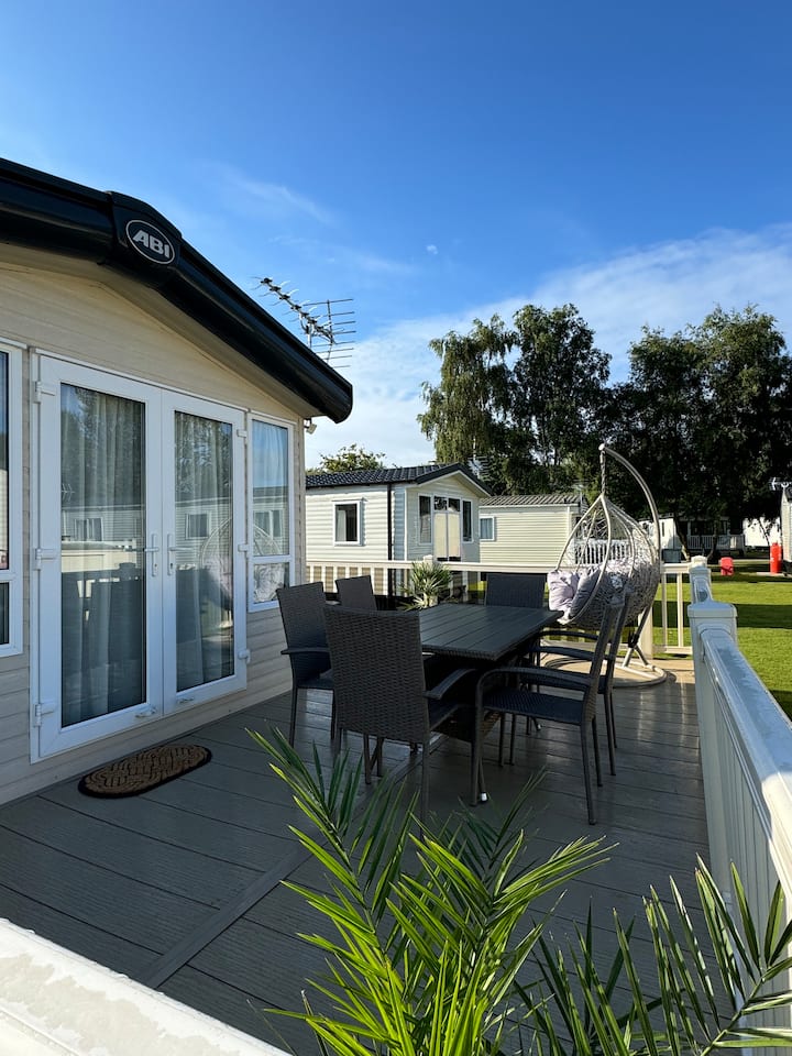 Static Caravan With A Hot Tub - Woodhall Spa