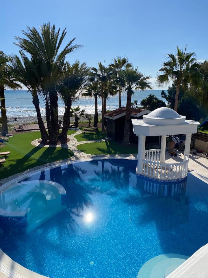 Beachfront Villa Meneou - Lárnaca