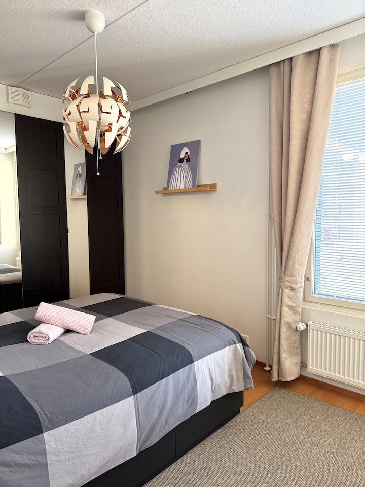 Sauna, Parking, Train 3-min Walk. 47m2 Kaksio. - Vantaa