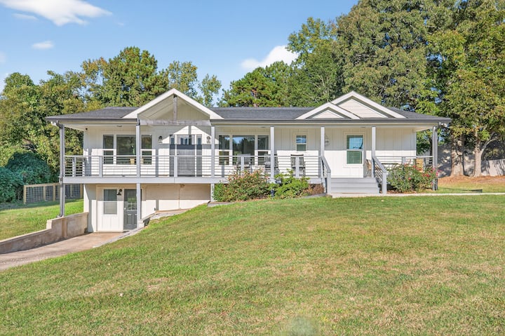 Charming Countryside House - Auburn, GA