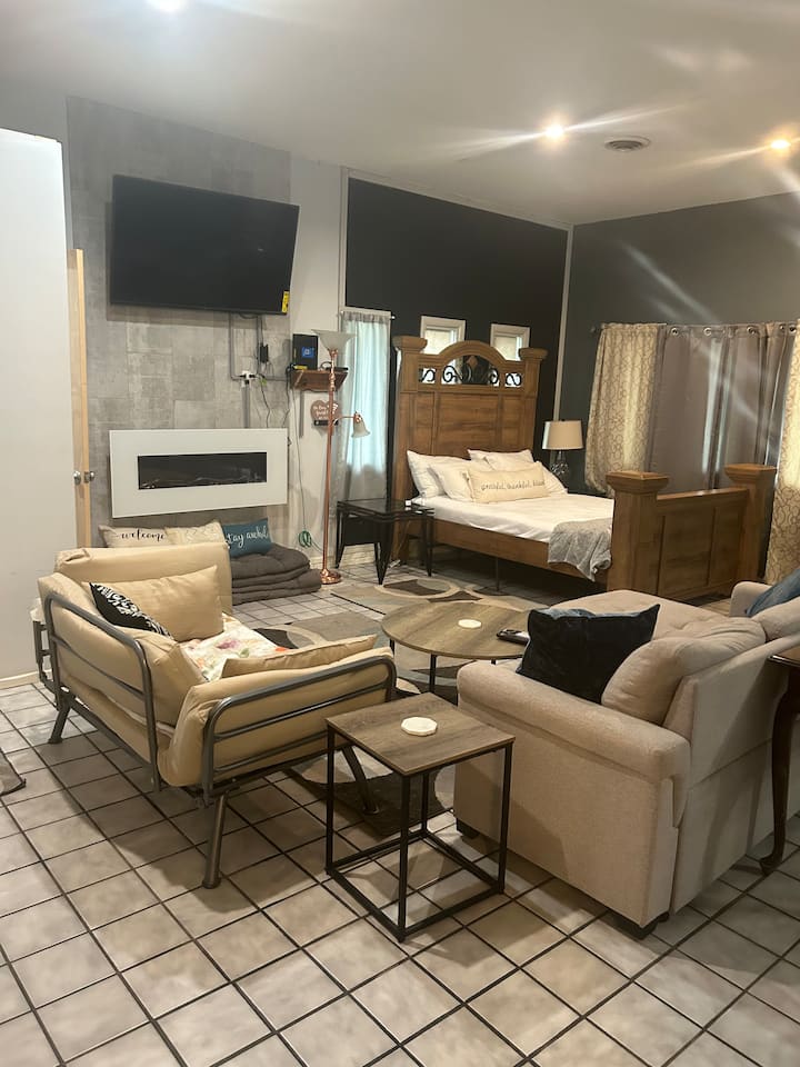 Spacious Studio - Bedford, IN