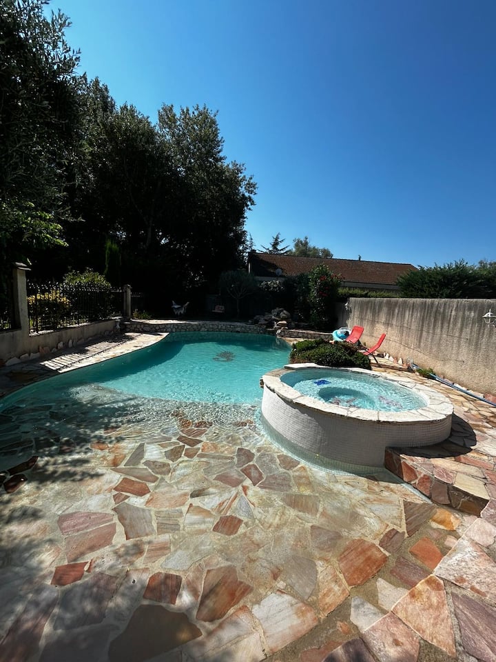 Maison Provençale En Campagne. - Entraigues-sur-la-Sorgue