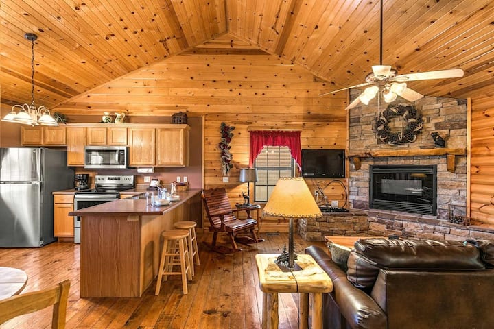 Free Tix_log Cabin W Amazing Shared Amenities - Rockaway Beach, MO