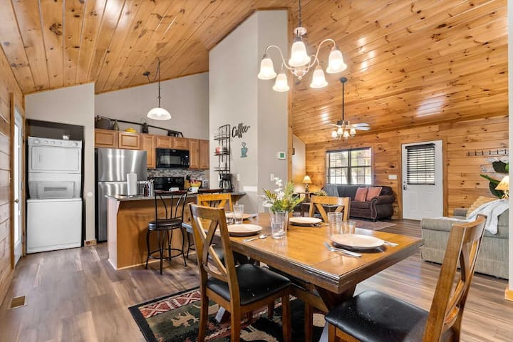 King Bedrooms, Resort Amenities On 150 Acres - Branson, MO