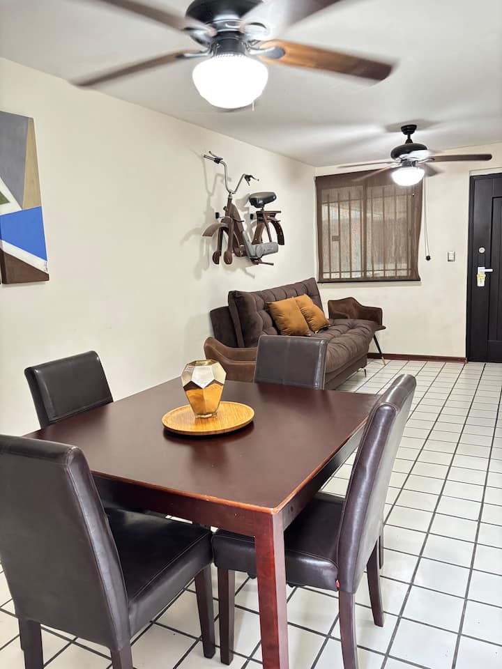 Departamento 9 Personas, A 5 Cuadras Fundidora. - Monterrey