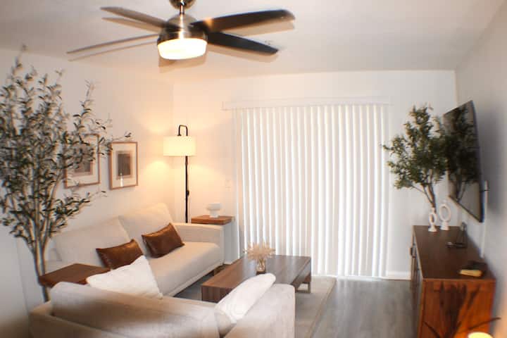 Cozy Corner Apt, 7mi From Disney - Tustin, CA
