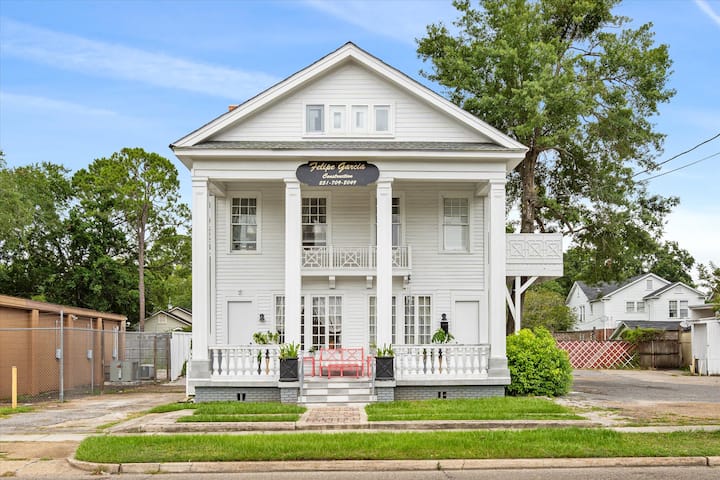 The White House Midtown / Unit B - Mobile, AL