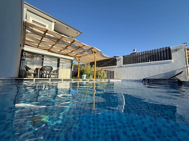 6 Kişilik 3 Yatak Odalı Villa - Demre