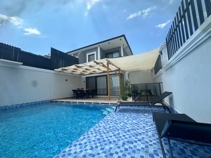 6 Kişilik 3 Yatak Odalı Villa - Demre