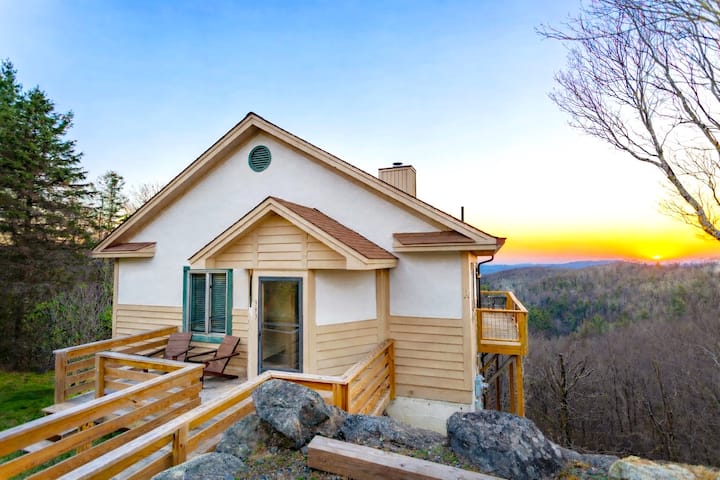 Mountain View Home With Hot Tub And 2-story Deck - Boone