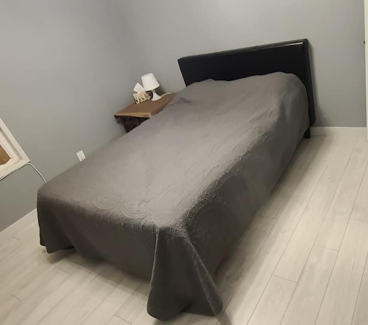 Centrally Located Private Room & Bathroom - Abbotsford