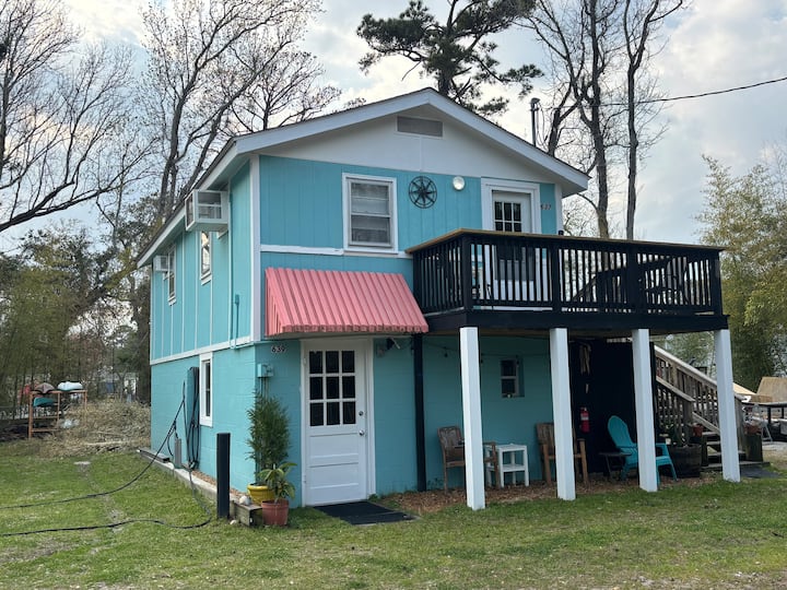 The Hideaway (Down Stairs) 639 
Newly Renovated - Beaufort