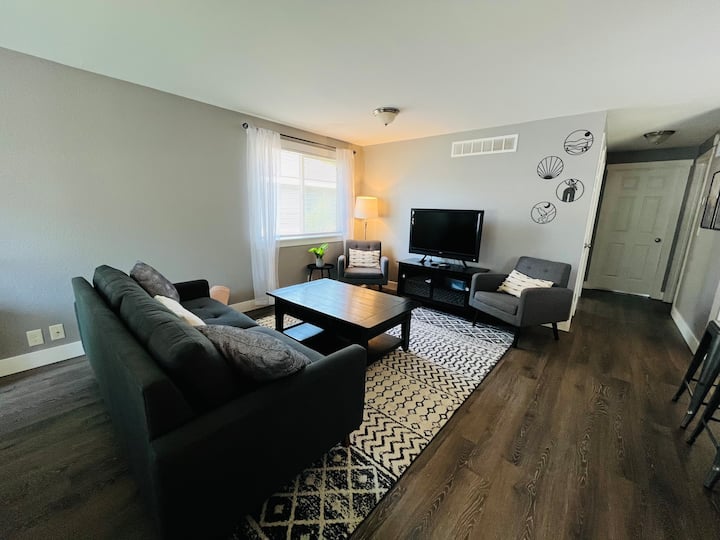 Townhome Near Bsu & Greenbelt - Boise