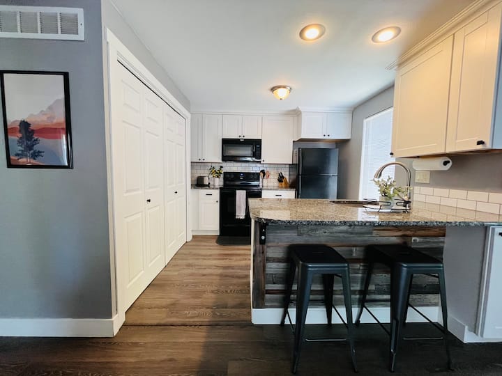 Townhome Near Bsu & Greenbelt - Boise, ID
