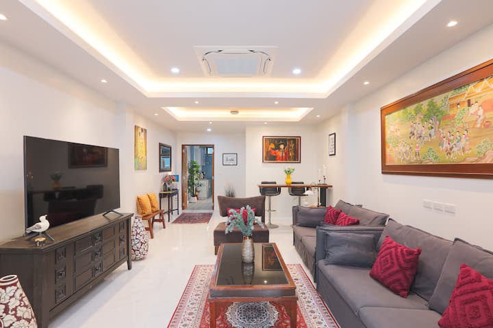 100m To Patong Beach Classic Villa 6 Bdr Sleeps 12 - Patong Beach