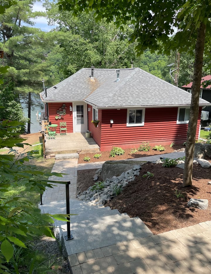 Beautifully Updated Lakefront Cottage With Hot Tub - Huntsville
