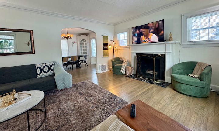 Updated Townhouse Near The Navy Base - 워키건