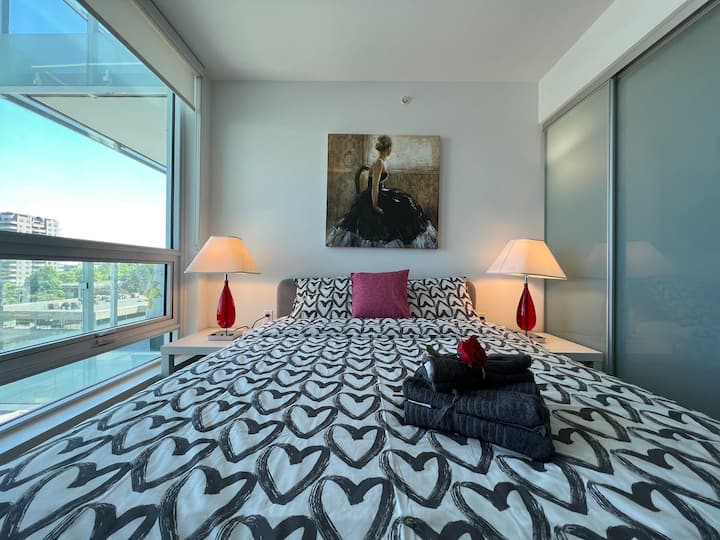 Brand New One Bedroom Condo Richmond Center - Delta, Britanya Kolumbiyası