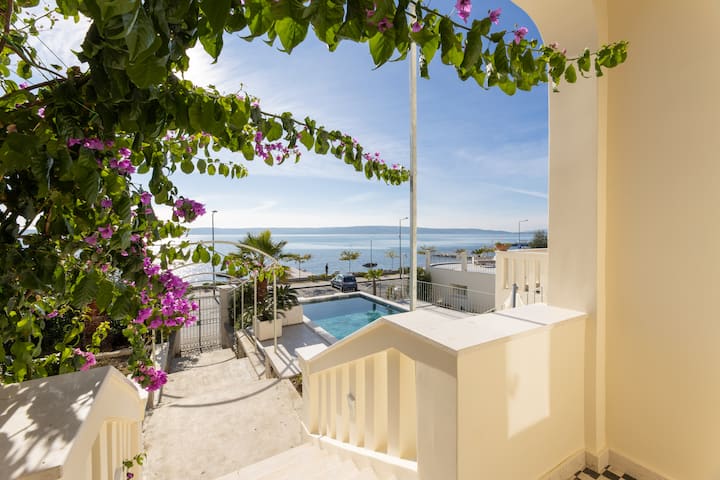 Beachfront Villa With Direct Beach Access Mali Raj - Split