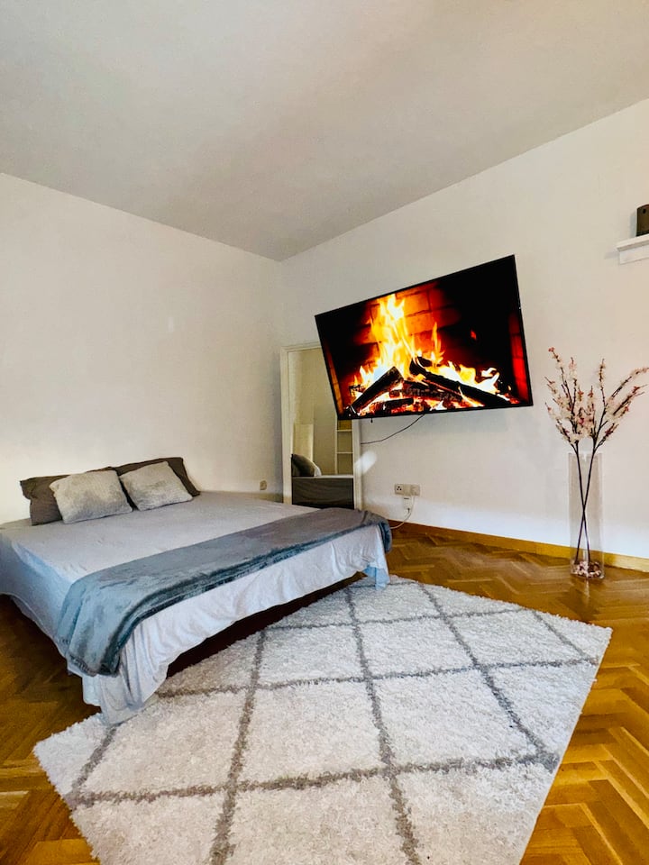 Habitación Con Ventana Amplia Y Luminosa. - Coslada
