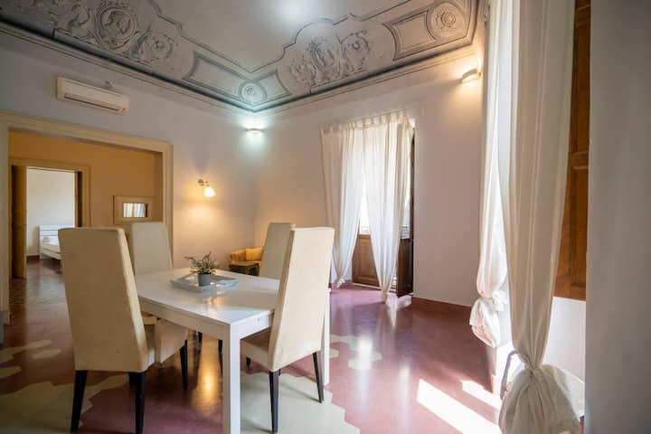 Historic Apartment Piazza Teatro - Catania