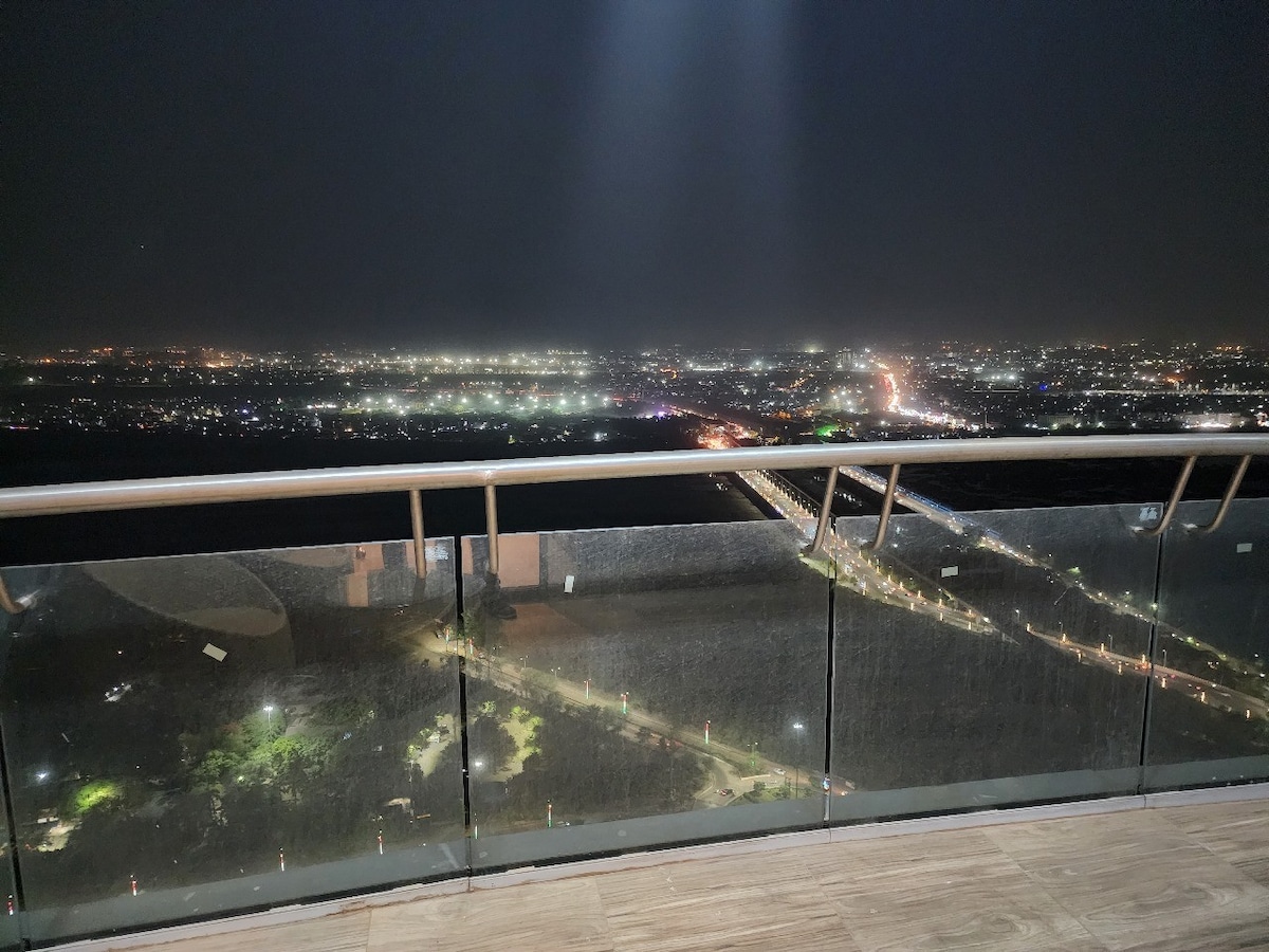 Supernova Spira Studio -High Flr Awesome RiverView - Flats for Rent in ...