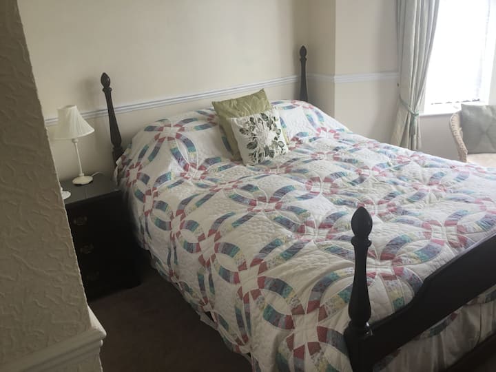 Room @ Bryn House, Llanbedrog. - Pwllheli