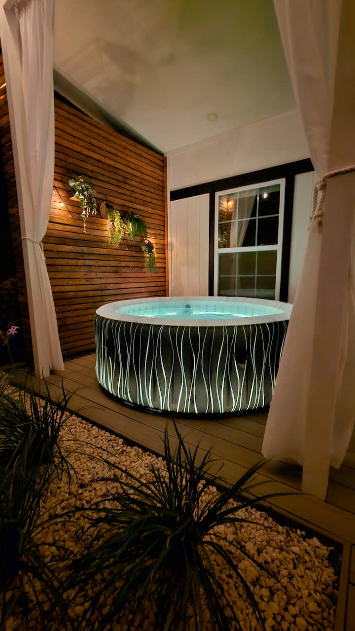 Petit Nest • Private Hot Tub • Nature Escape - Jacksonville, FL