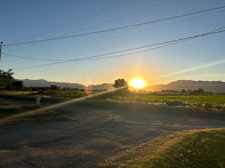 Dog Friendly Farm House - Antelope Island State Park, Syracuse