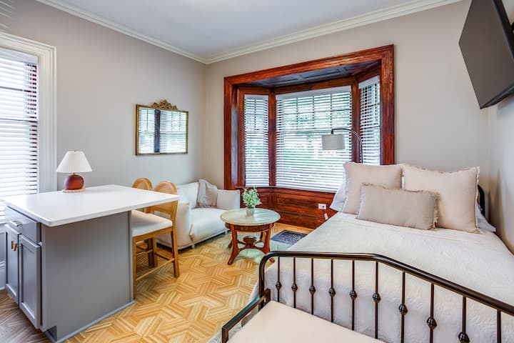Cozy Suite In The Heart Of Park Ave - Rochester, NY